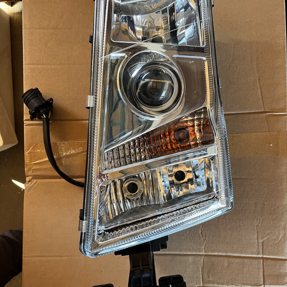 PARACHOQUE CENTRAL VOLVO FMX - Importadora de repuestos Jormat